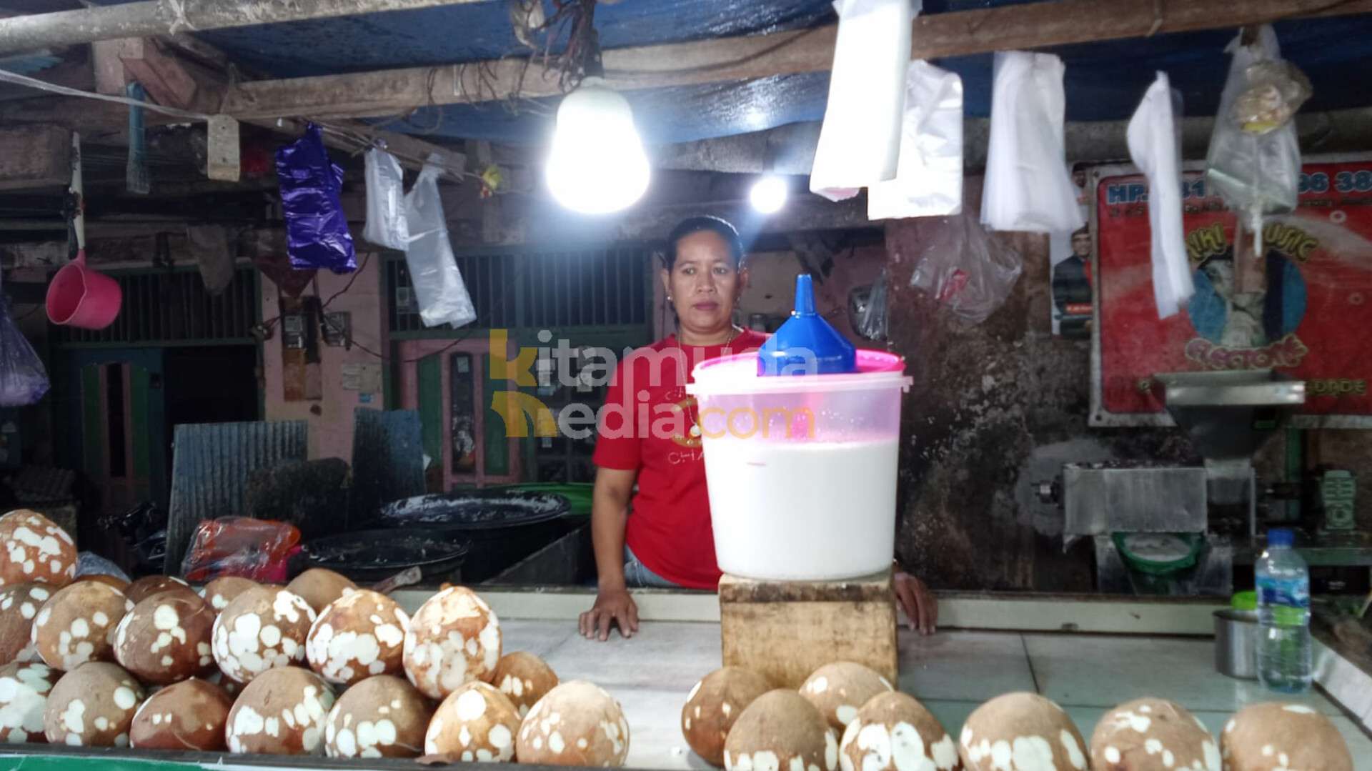 Stok Terbatas, Harga Kelapa Parut Mulai Meroket, Sebiji Rp 10 - 12 Ribu ...