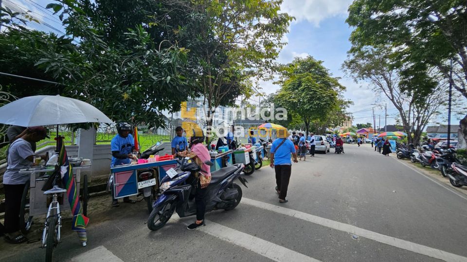 Ribuan Pendukung dan 60 Pedagang Meriahkan Pendaftaran Basri-Chusnul di ...