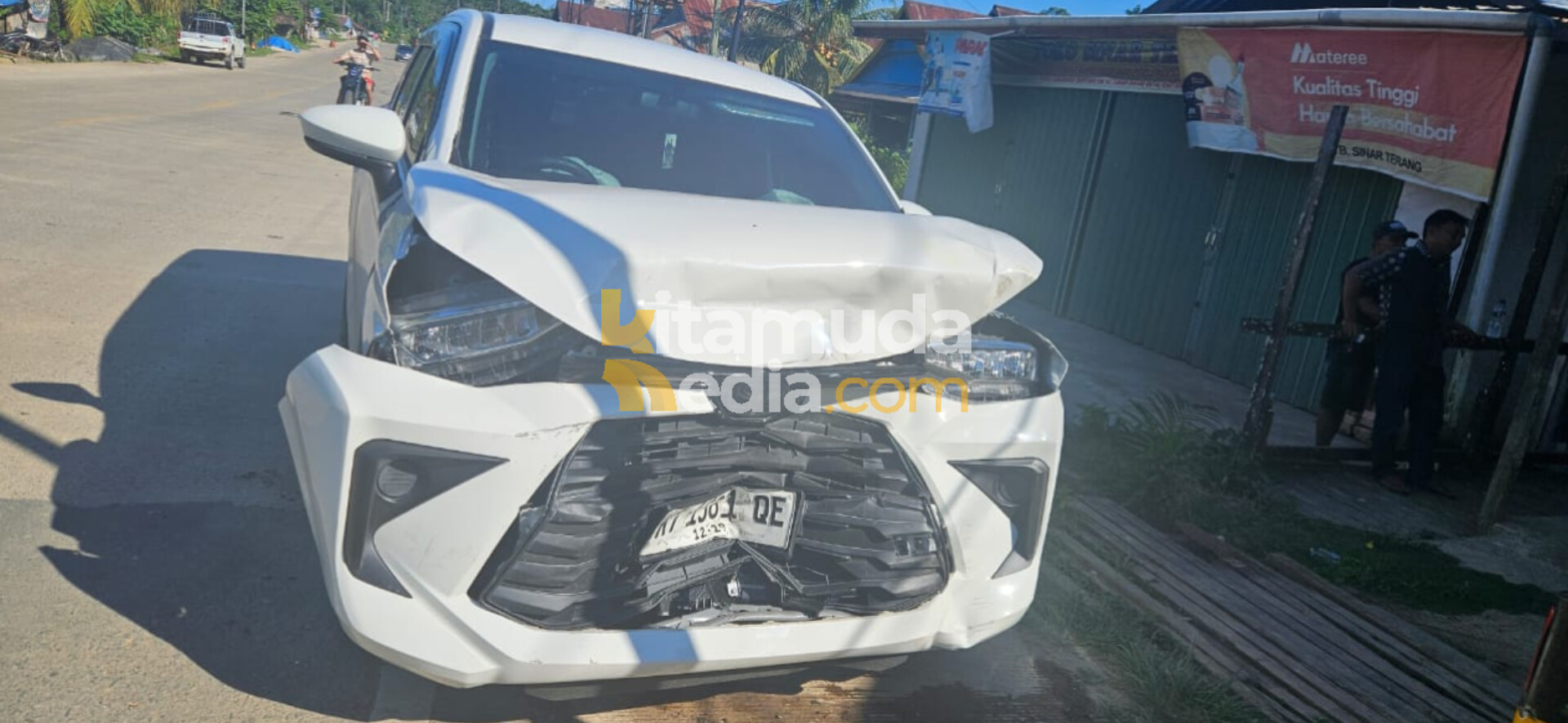 Laka Lantas di Jalan Poros: Mobil Anggota DPRD Bontang Hantam Triton ...